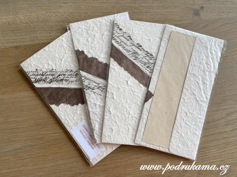 Dárkové obálky zdobené s kartou, vše ruční papír